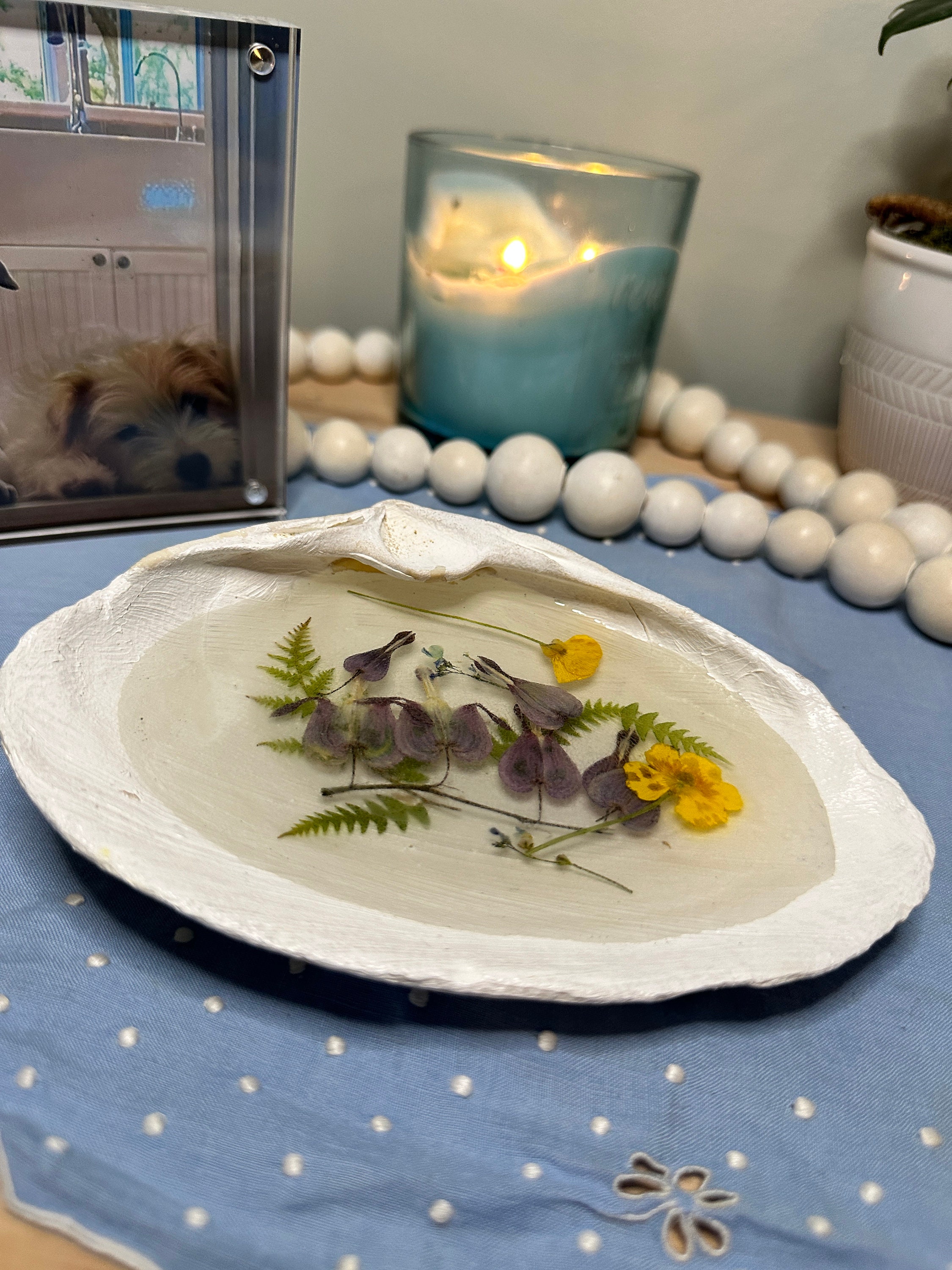 Seashell Resin Art, Clamshell Wildflowers Set in Resin, Bleeding Hearts ...