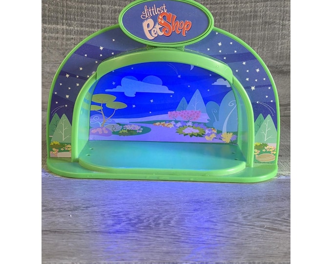 2007 Littlest Pet Shop Light up Diorama Cozy Campfire Camping Playset ...