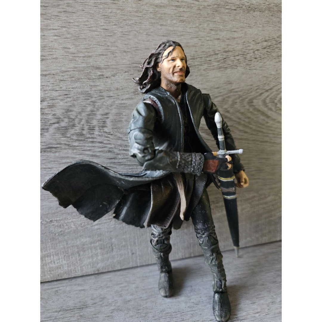 Lord of the Rings Aragorn 7" Action Figure LOTR Helm’s Deep 2002 NLP ...
