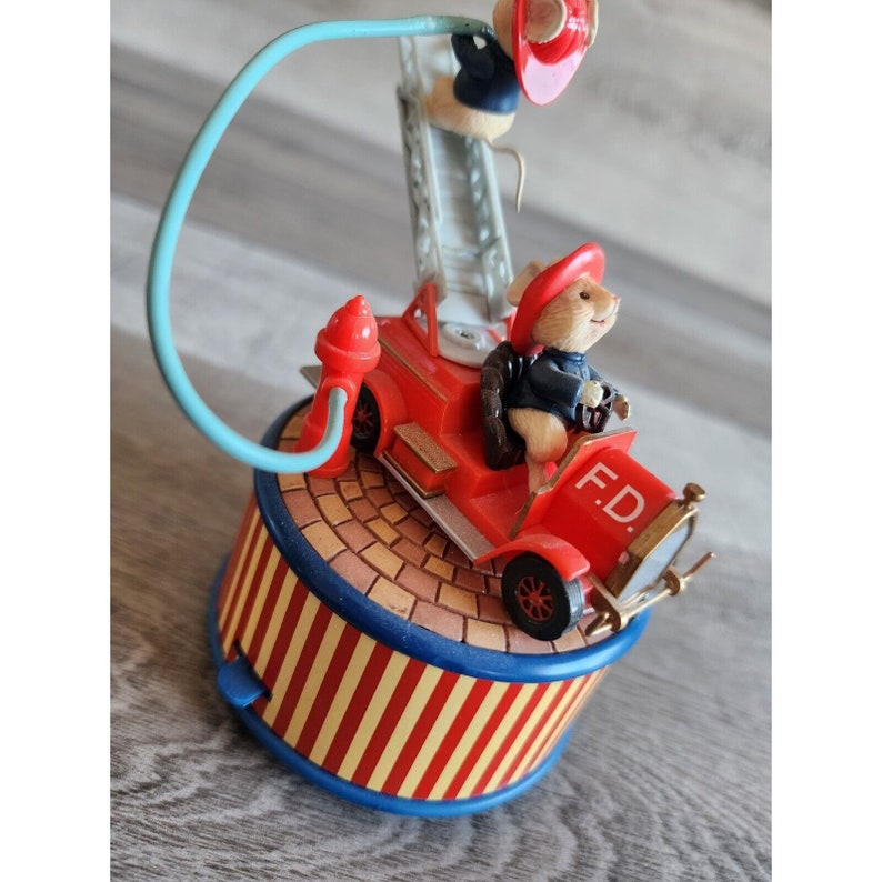 Vintage 1994 Enesco Mice on Fire Truck Fire Department Spins & Plays ...