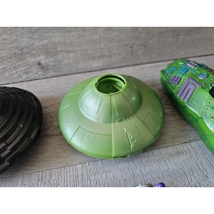 Vintage UFO Toy Mysteries of the Universe Playset LOT Alien Figures ...