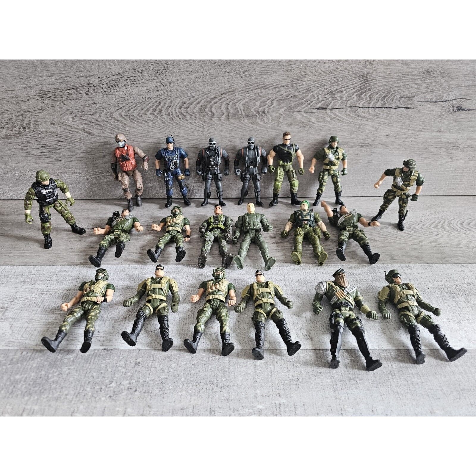 Action figure army soldiers store