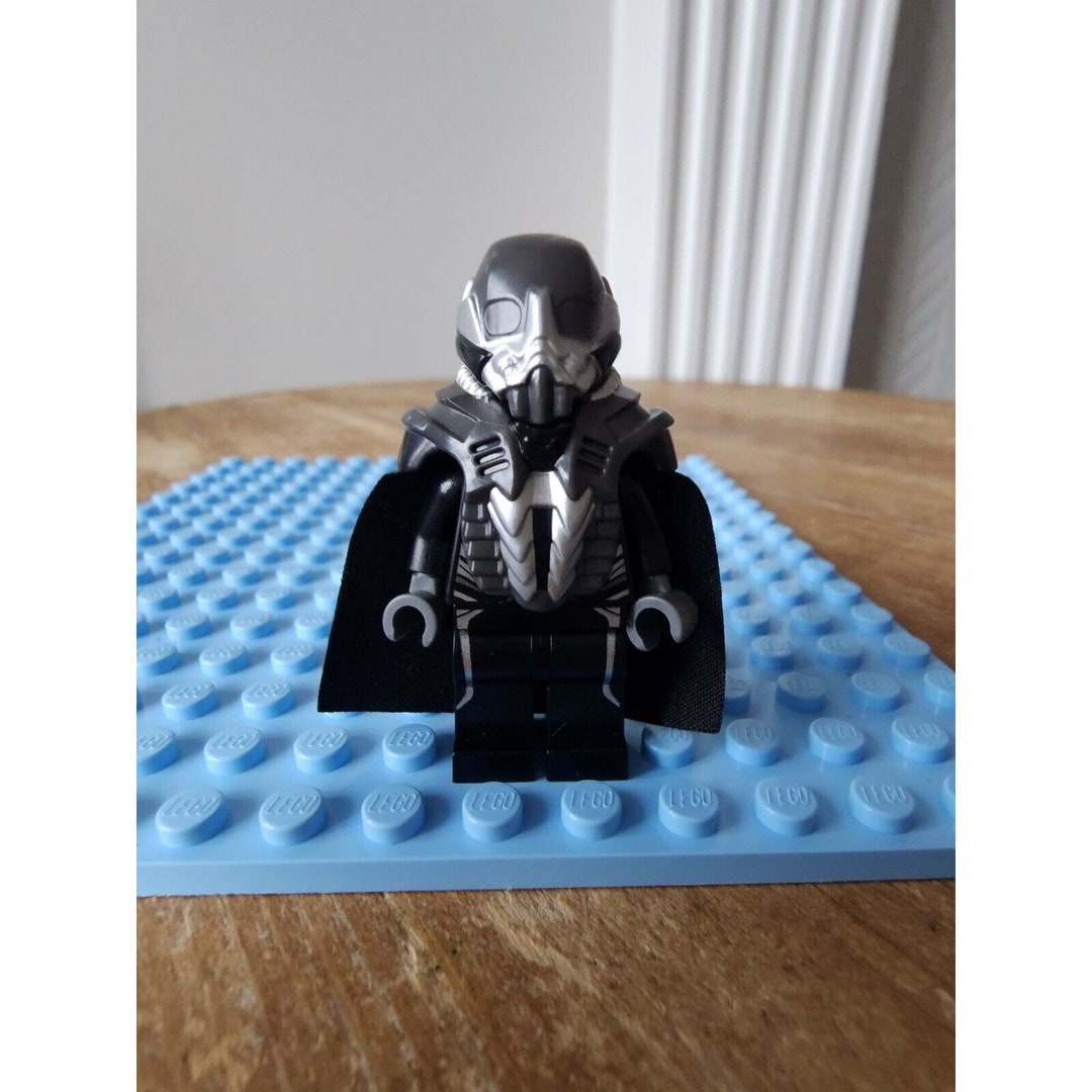 LEGO Super Heroes General Zod Minifigure W/ Helmet , Cape 76003 76009 ...