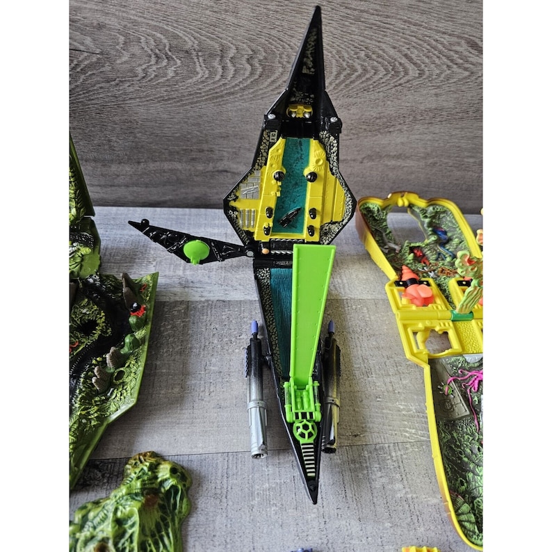 1994 Mattel Hot Wheels Adventures Red Reef Raider + HWA Mighty Max Toys ...