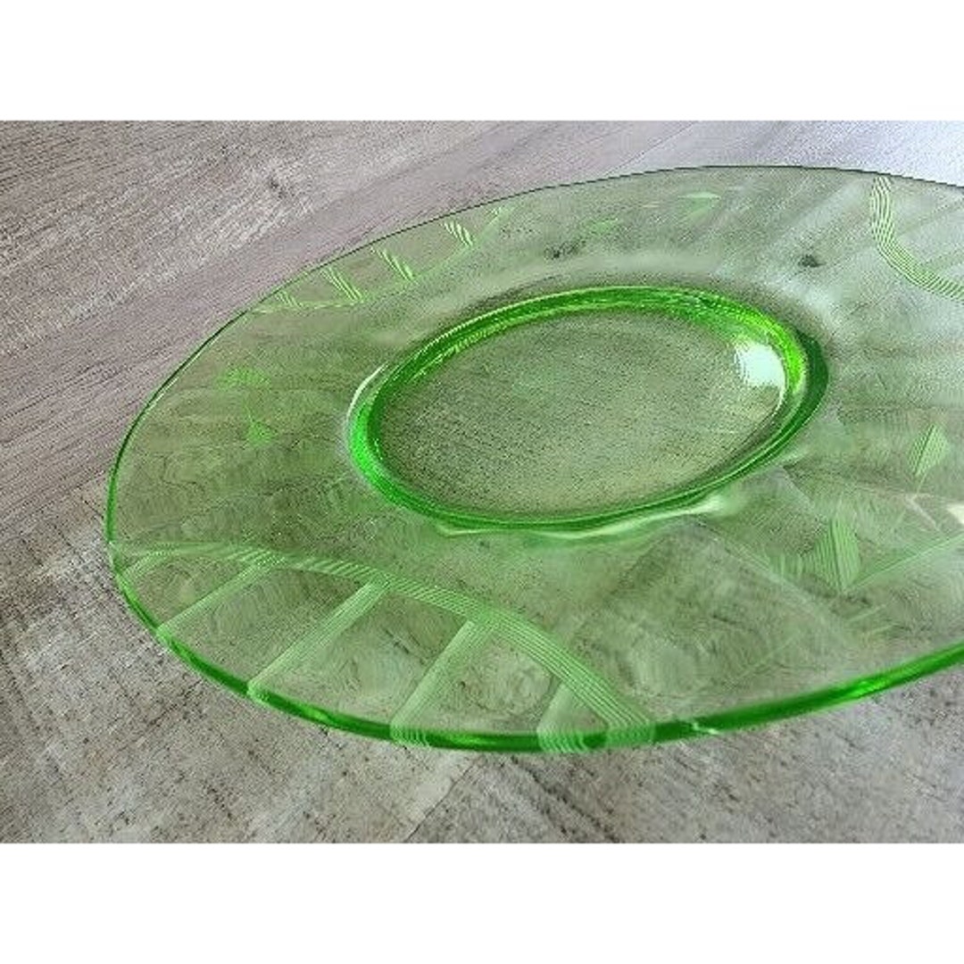 Green Depression Vaseline Uranium Glass 8” Salad Plate Etched Star Leaf ...