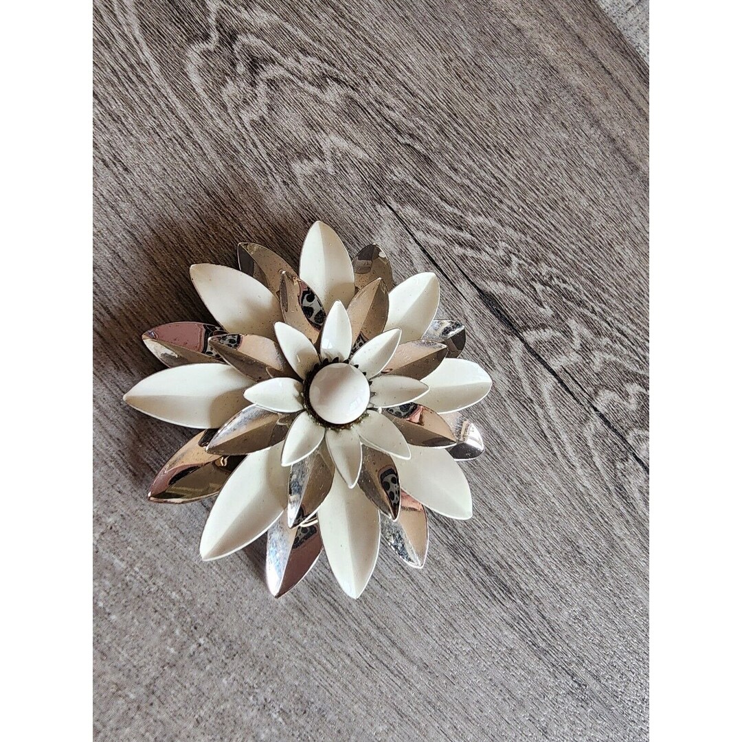 Sarah Coventry White Enamel Silver Metal Flower Brooch Vintage - Etsy