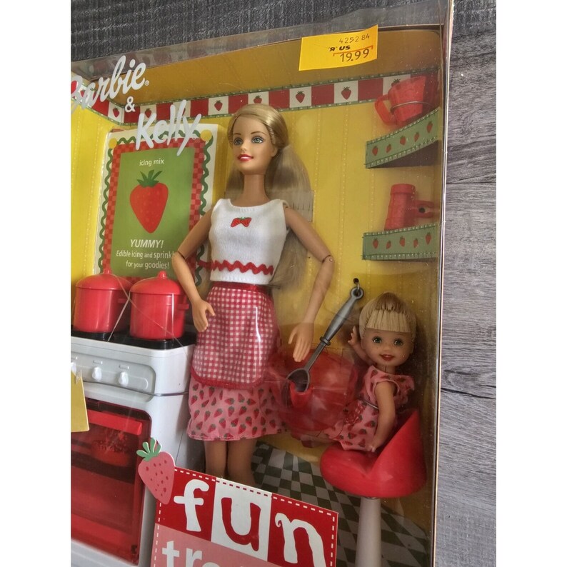 Strawberry Barbie & Kelly Fun Treats Dolls With Kitchen 2001 Mattel ...