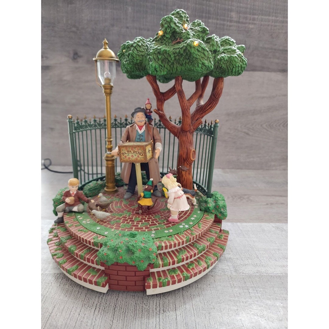 1989 Enesco Pa-pa Papa Jano Deluxe Illuminated Action Musical Display ...