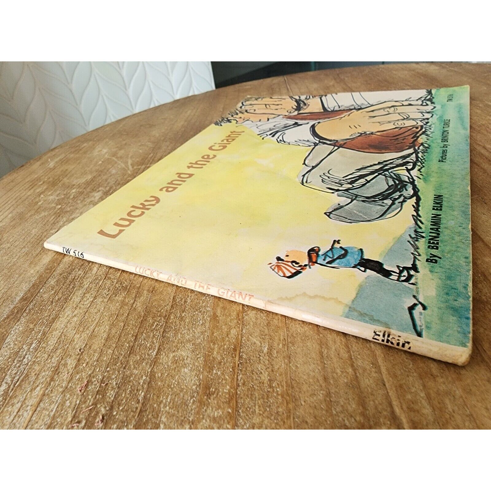 Vintage Book Lucky and the Giant Paperback by Benjamin Elkin 1963 ...