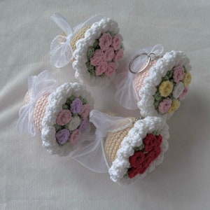 Crochet Mini Rose Bouquet Keychain, Hanging Bouquet Rose Crochet, Mini ...