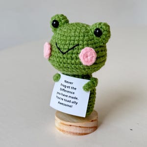 Crochet Frog Positive With Desk Decorations, Supportive Frog Plush ...