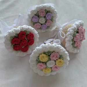 Crochet Mini Rose Bouquet Keychain, Hanging Bouquet Rose Crochet, Mini ...