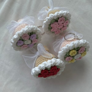 Crochet Mini Rose Bouquet Keychain, Hanging Bouquet Rose Crochet, Mini ...