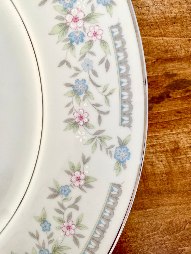Fine China of Japan Vintage Porcelain Floral Dinnerplate - Etsy