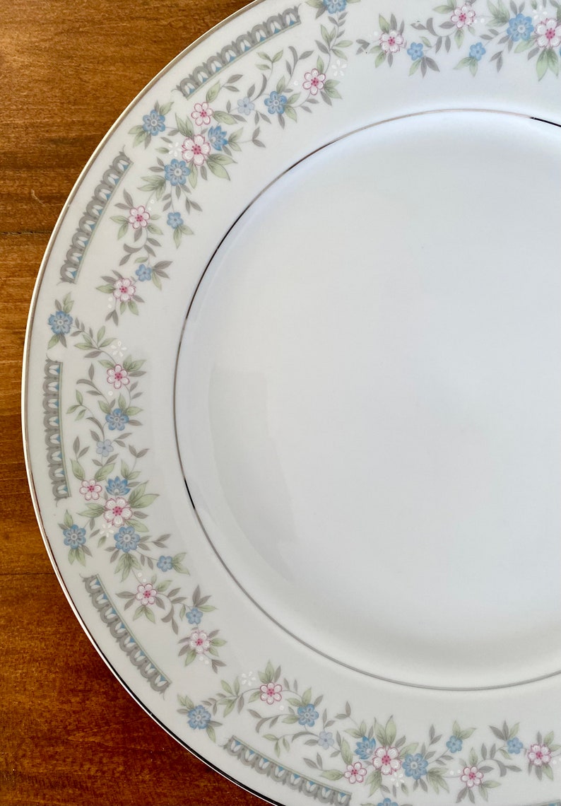 Fine China of Japan Vintage Porcelain Floral Dinnerplate - Etsy