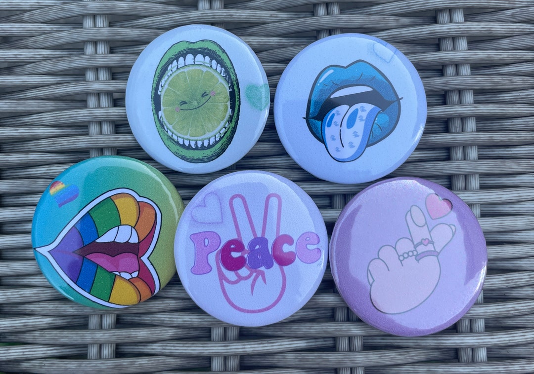 Round Pin Badge With Preppy Aesthetic Graphic, Great for Fashion ...