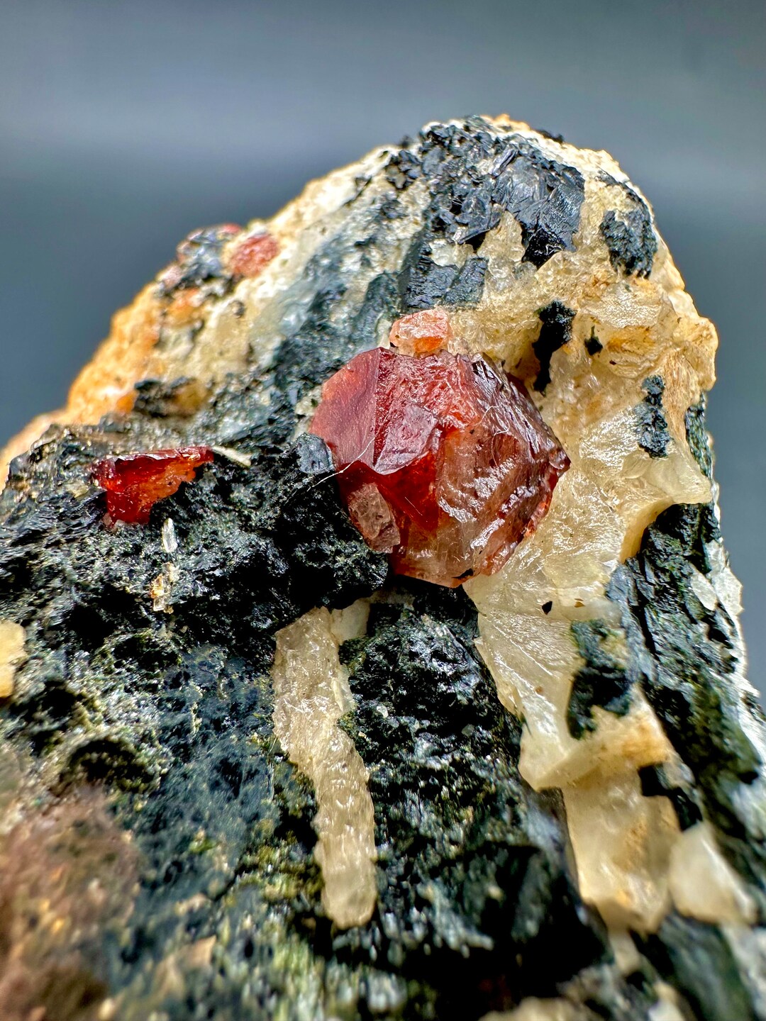 960 CTS Gorgeous Natural Red Color Terminated Zircon Crystal With Black ...