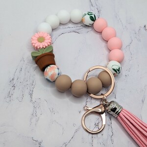 Light Pink Daisy With Flower Pot, Silicone Bead Wristlet Keychain ...