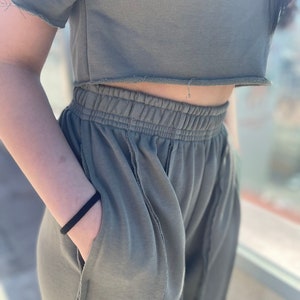 Pleated Crop Top Tracksuit Set, Comfortable Cotton Crew Neck With Torn ...