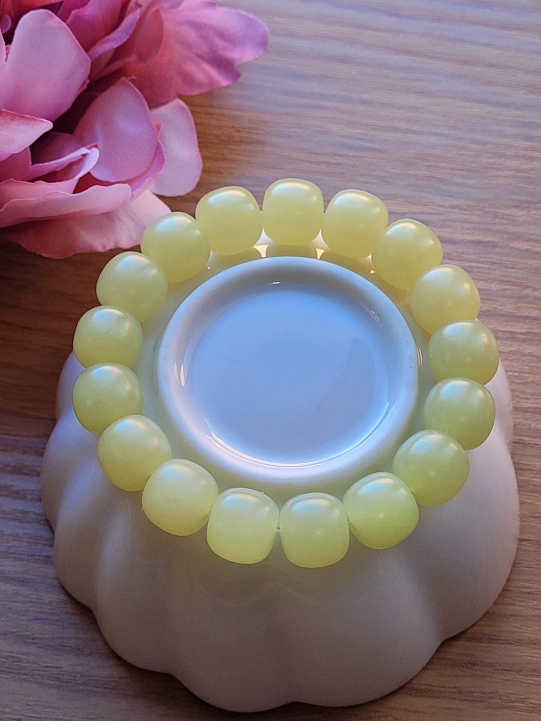 Premium Rare Bright Lemon Yellow Jade 12mm Bead Bracelet 精品稀有明黄色黄玉12mm ...