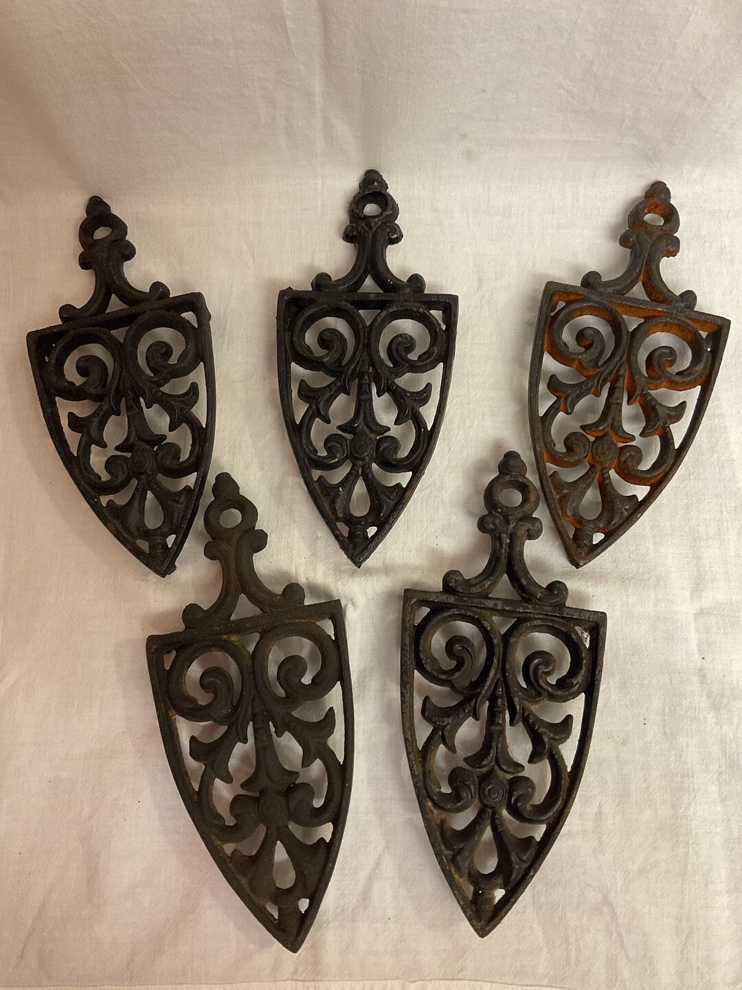5 Vintage Black Cast Iron Scroll Design Trivets - Etsy