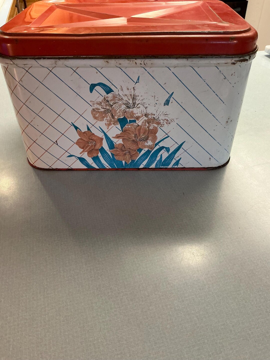 Vtg Old Little Rust Metal Bread Box /red and White/floral Design - Etsy