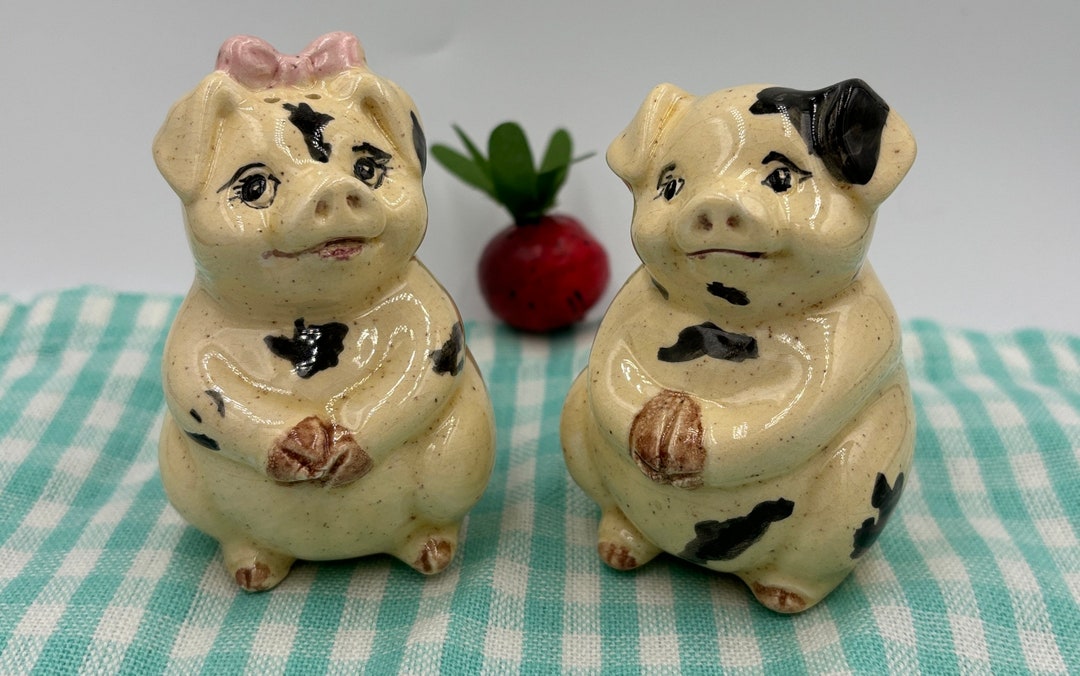 Vintage Pig Salt and Pepper Shaker. Vintage Farmhouse Pig Piglets Cow ...