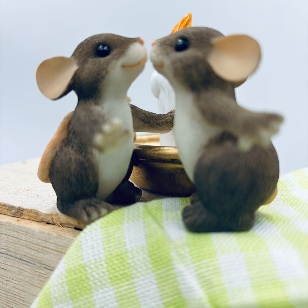 Charming Tails "candle Light Kisses" 2 Mice Sweethearts Smooching by ...