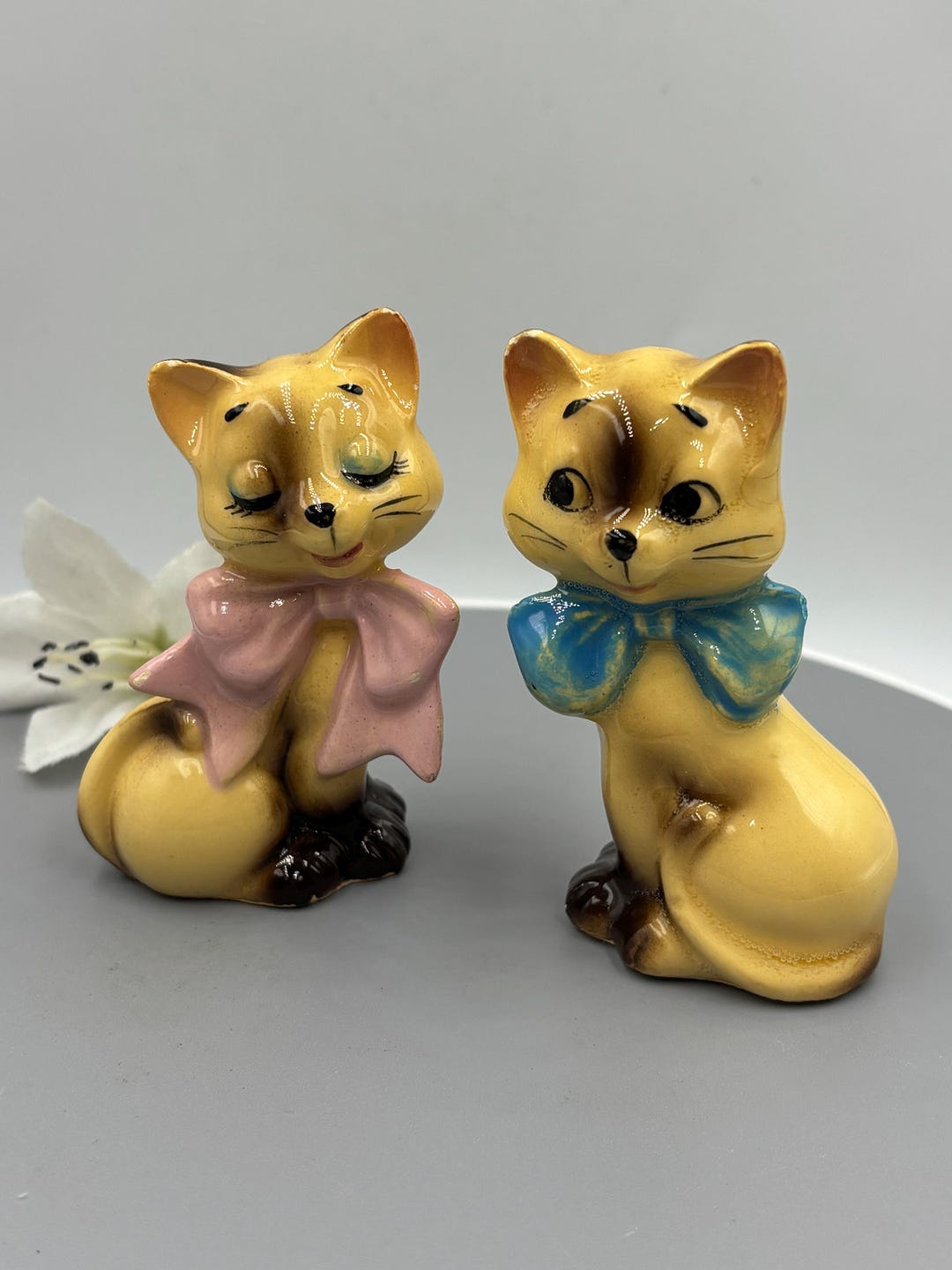 Vintage Siamese Cat Salt and Pepper Shakers With Bows - Etsy