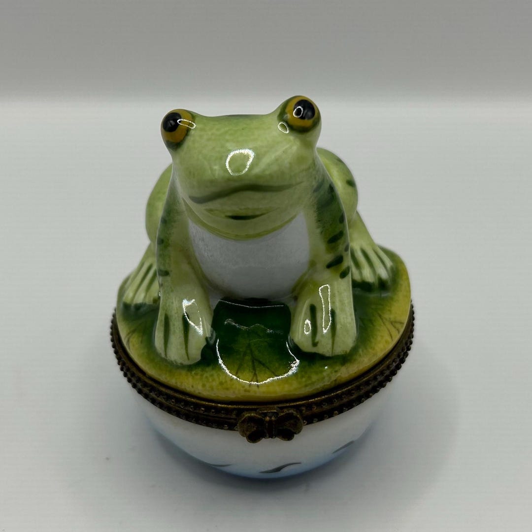 Vintage Frog on Lily Pad Trinket Box/pill Box, Unsigned - Etsy