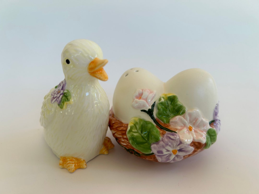 Avon Easter Salt Adorable Ducks and Eggs Salt and Pepper Shaker Set ...