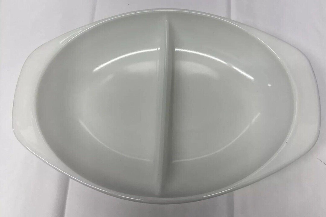 PYREX 1083 White Milk Glass 13" Oval Divided Vegetable Bowl 1.5 Q ...
