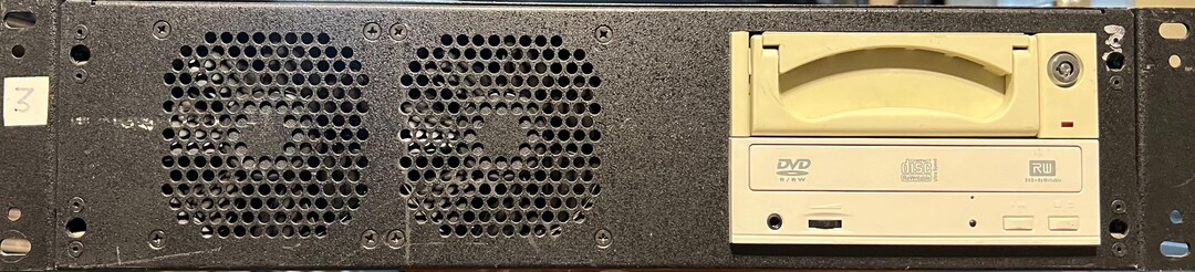 Rackmount Server Chassis That Houses a Lite-on CD/DVD Rewritable Drive ...