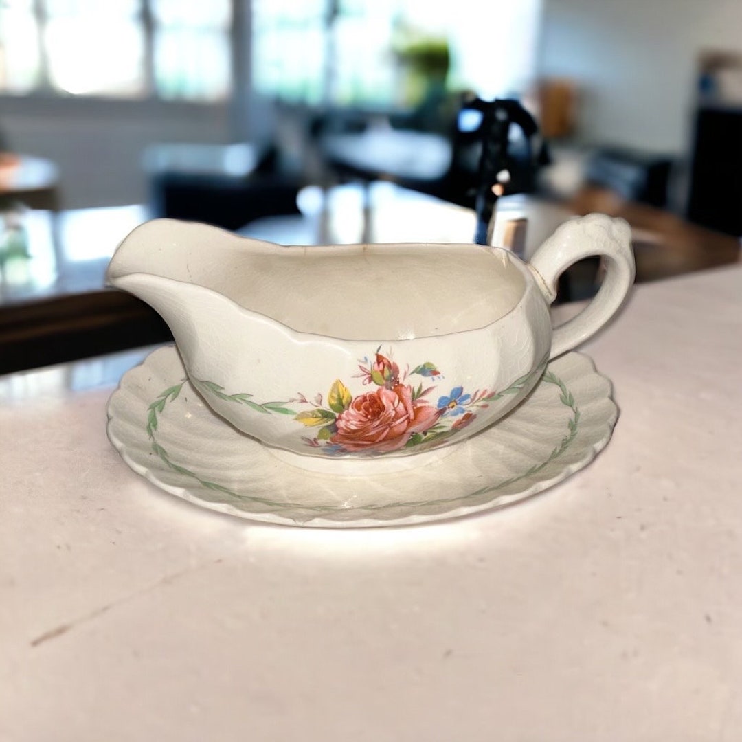 Royal Staffordshire Clarice Cliff Janice Gravy Boat Made in England ...