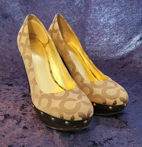 COACH SIGNATURE COLLECTION Pump shoes Size 6.5 B - Gem