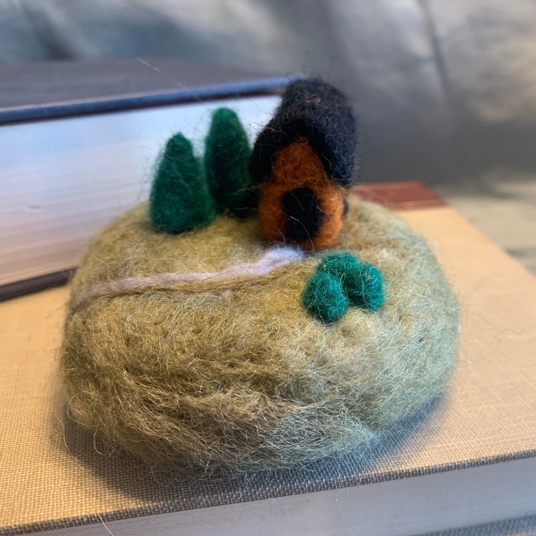 Small Felted Cabin Scene - Etsy