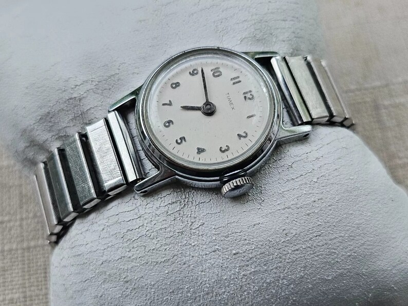 Vintage Wristwatch TIMEX Mechanical Hand Winding Silver Tone Watch ...