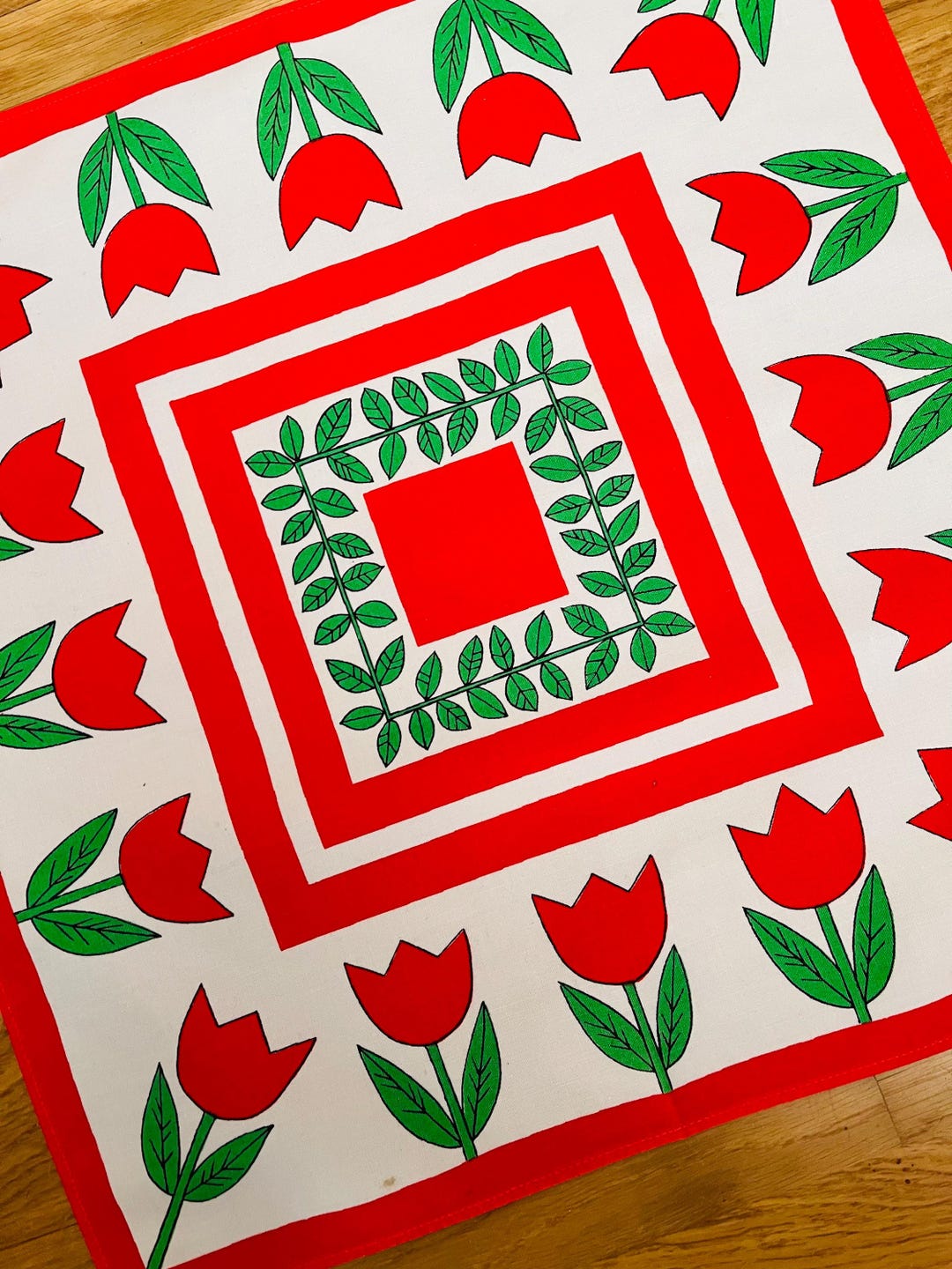 Table Centerpiece Swedish Tulip Print Modernist Red Green Flowers ...
