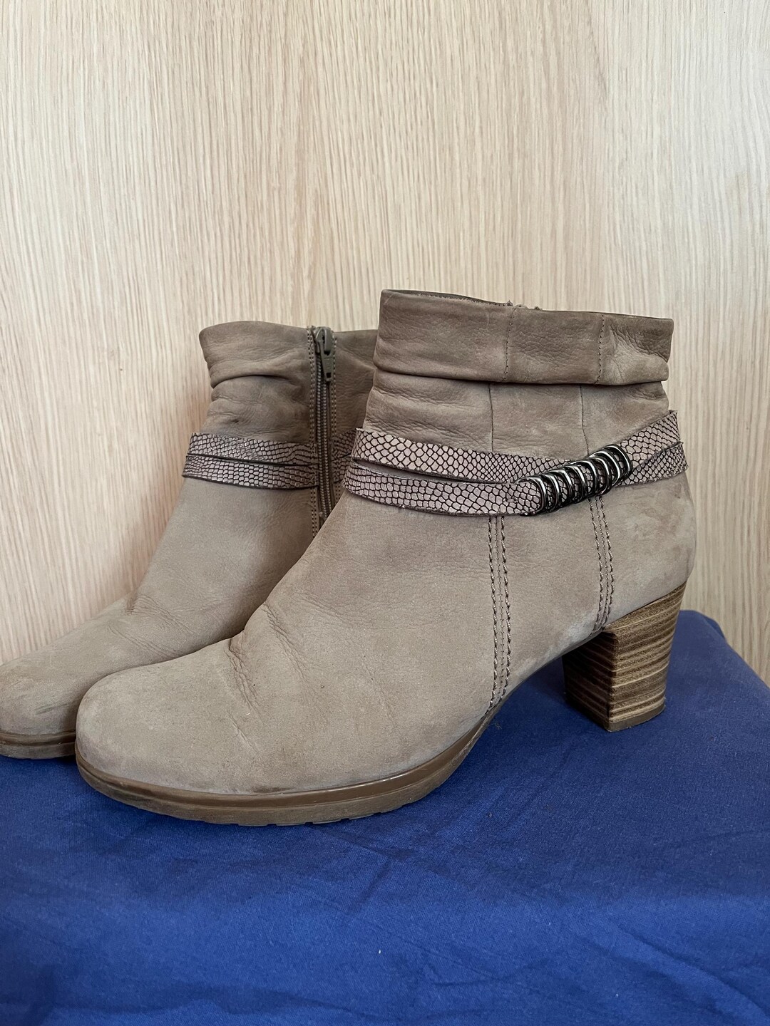 GABOR EUR 40 Beige Suede Vintage German Genuine Leather Medium Heel ...