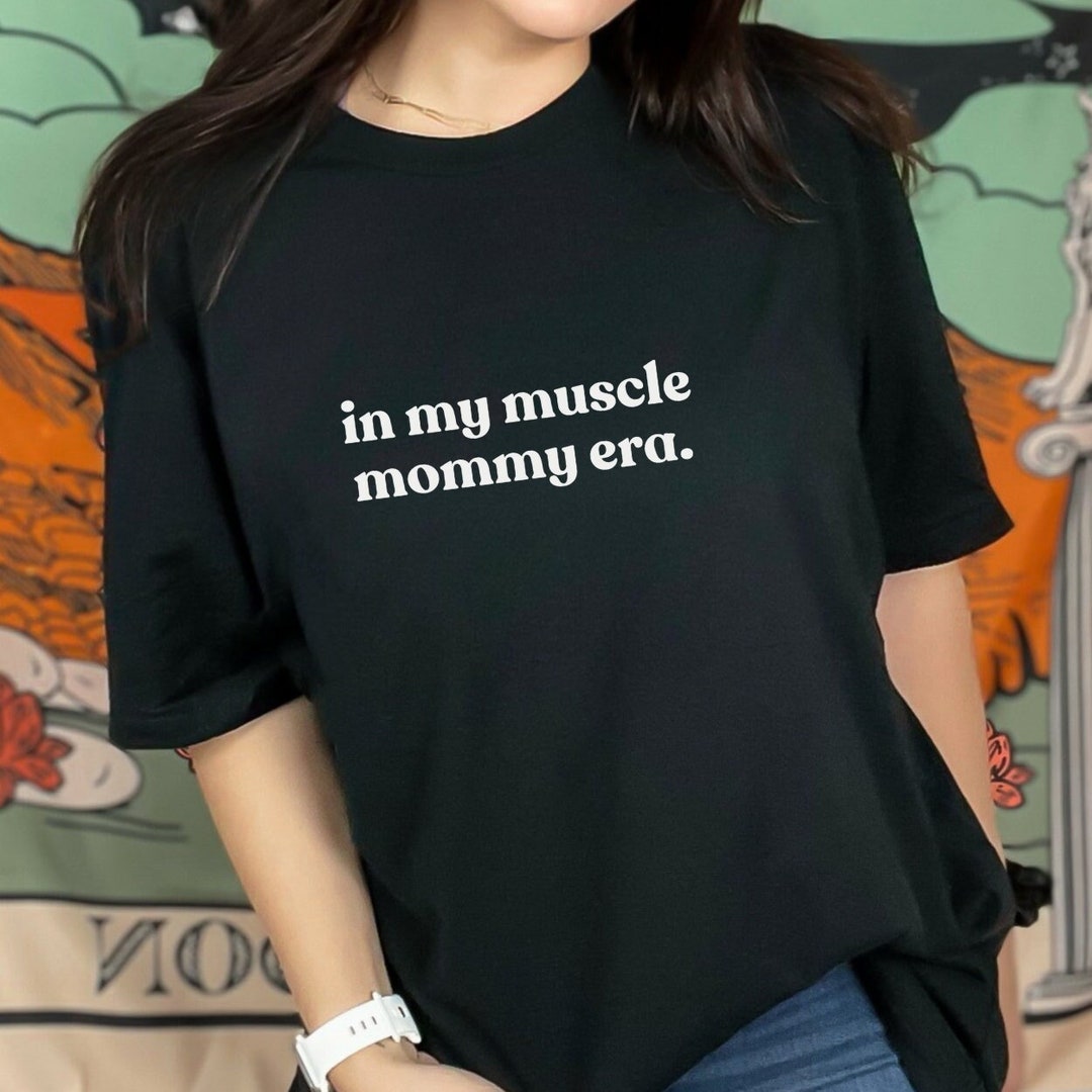 Muscle Mommy Shirt, Gym Mom, Retro Aesthetic Gym T Shirt, Mothers Day ...