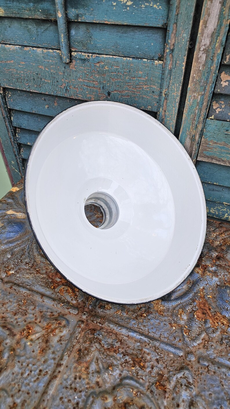 Vintage Green Enamel Industrial Shade Farmhouse Workshop Lighting ...