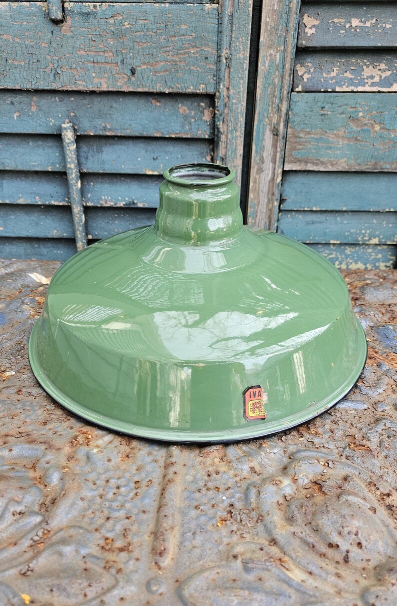Vintage Green Enamel Industrial Shade Farmhouse Workshop Lighting ...