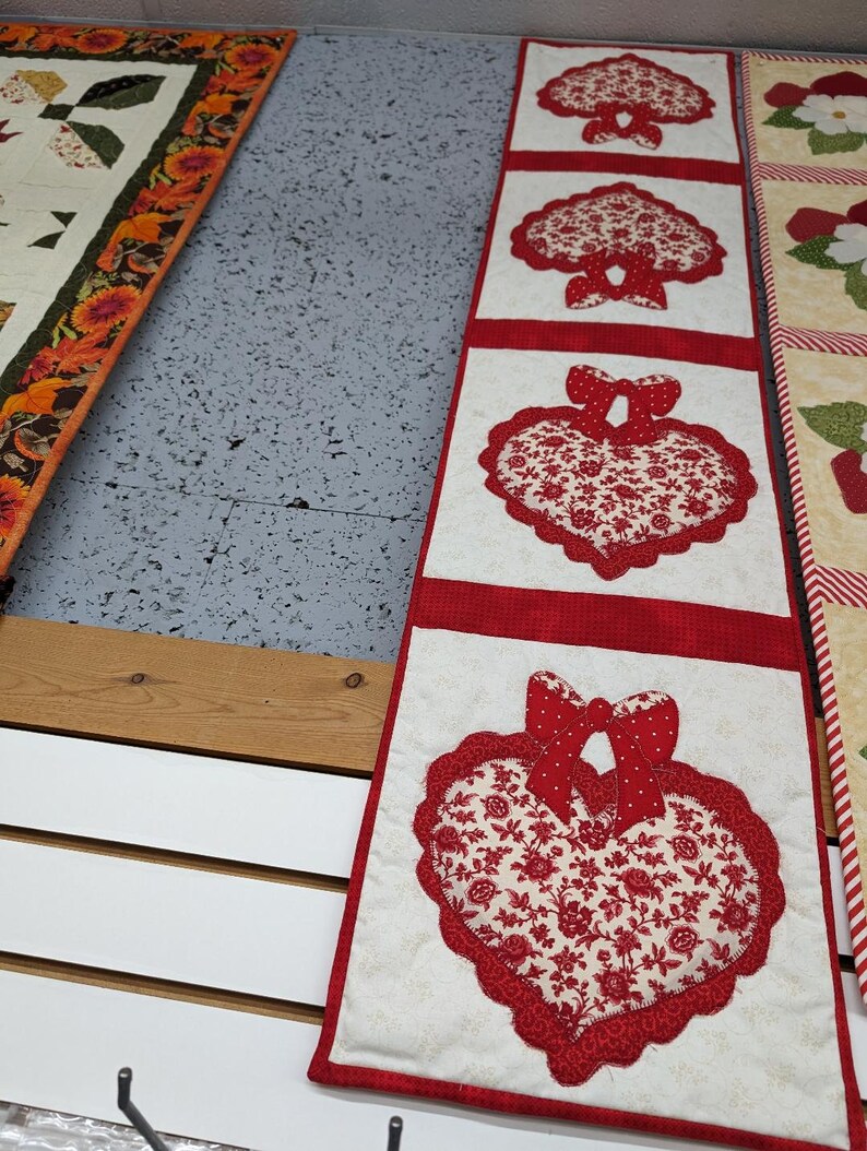 February Heart Table Runner, Vintage Series, Shabby Fabrics, 4 Hearts ...