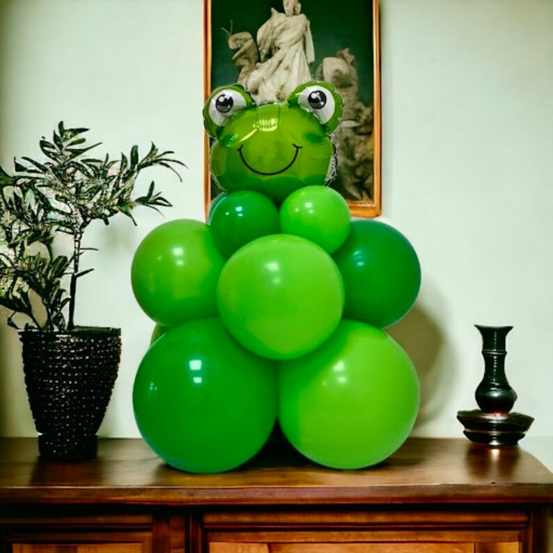 Frog Themed Balloon Centerpiece, Frog Balloon Decorations, Animal ...