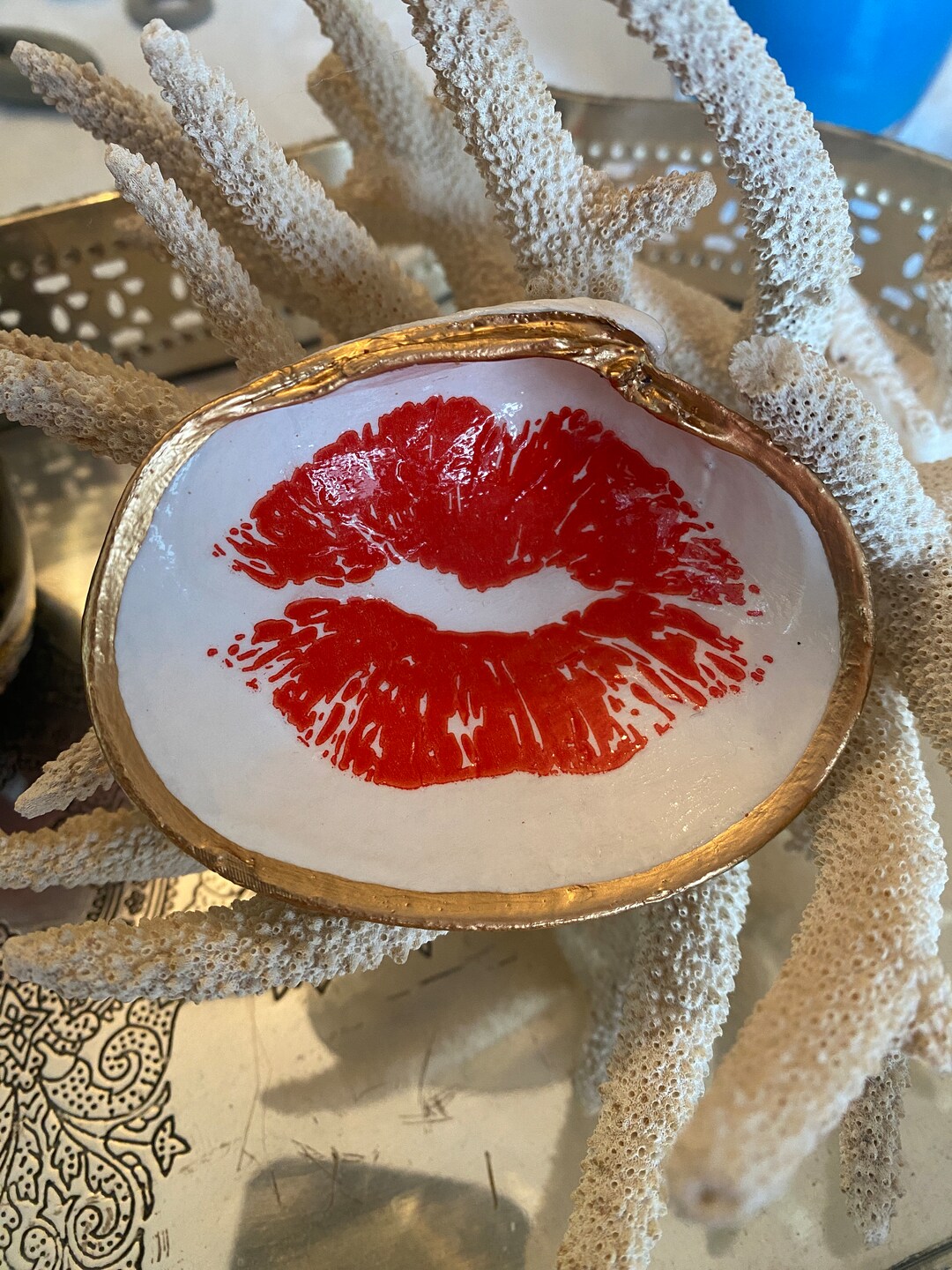 Red Kiss Lips on Clam Shell, Trinket Dish, Jewelry Dish, Beach Decor - Etsy