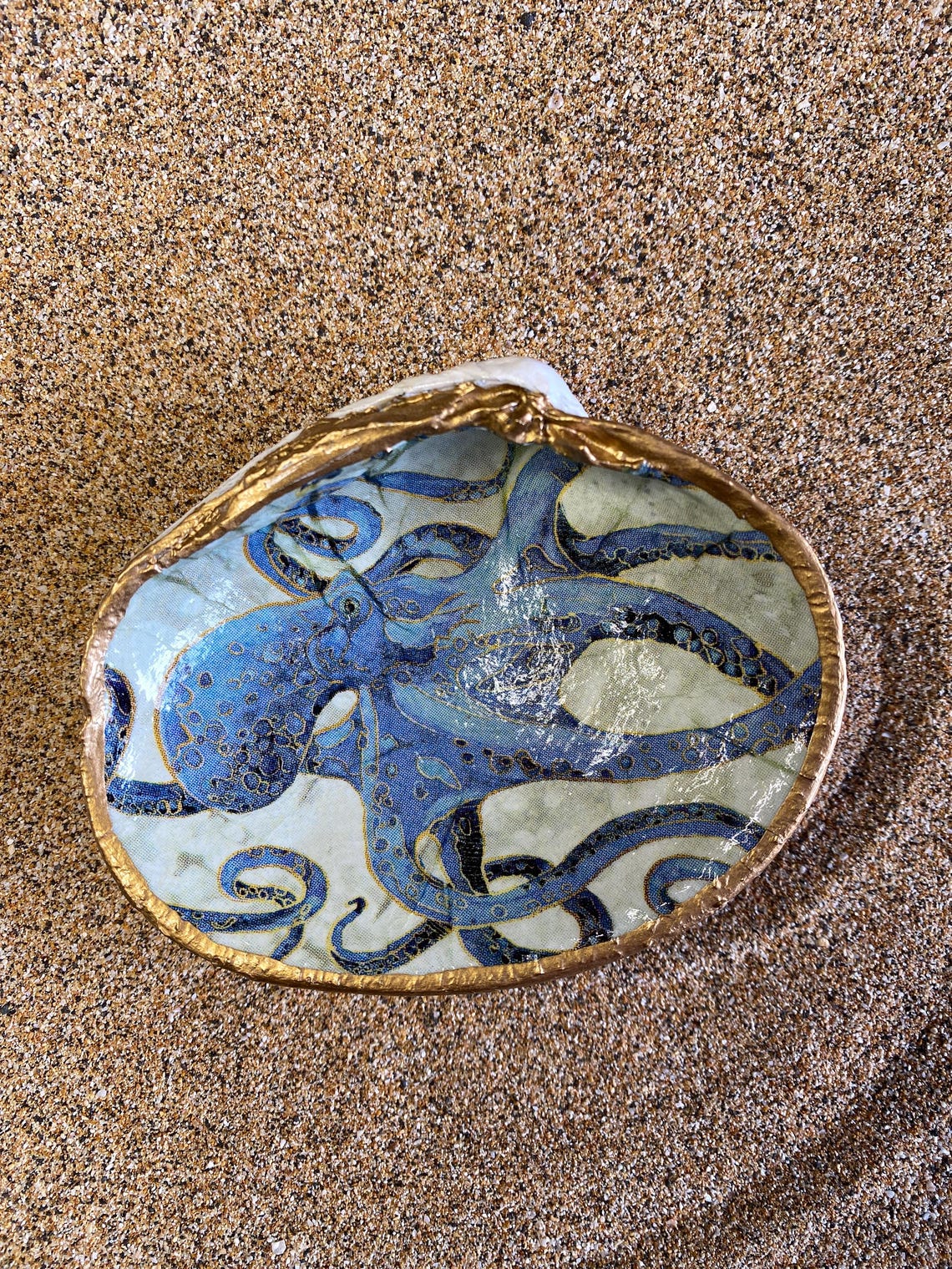 Big Blue Octopus on Clam Shell, Trinket Dish, Jewelry Dish, Beach Decor ...
