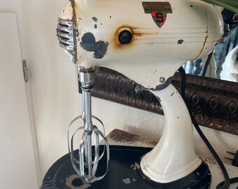 Vintage 1950's White Sunbeam Mixmaster Stand Mixer 10 Speed, Beaters ...