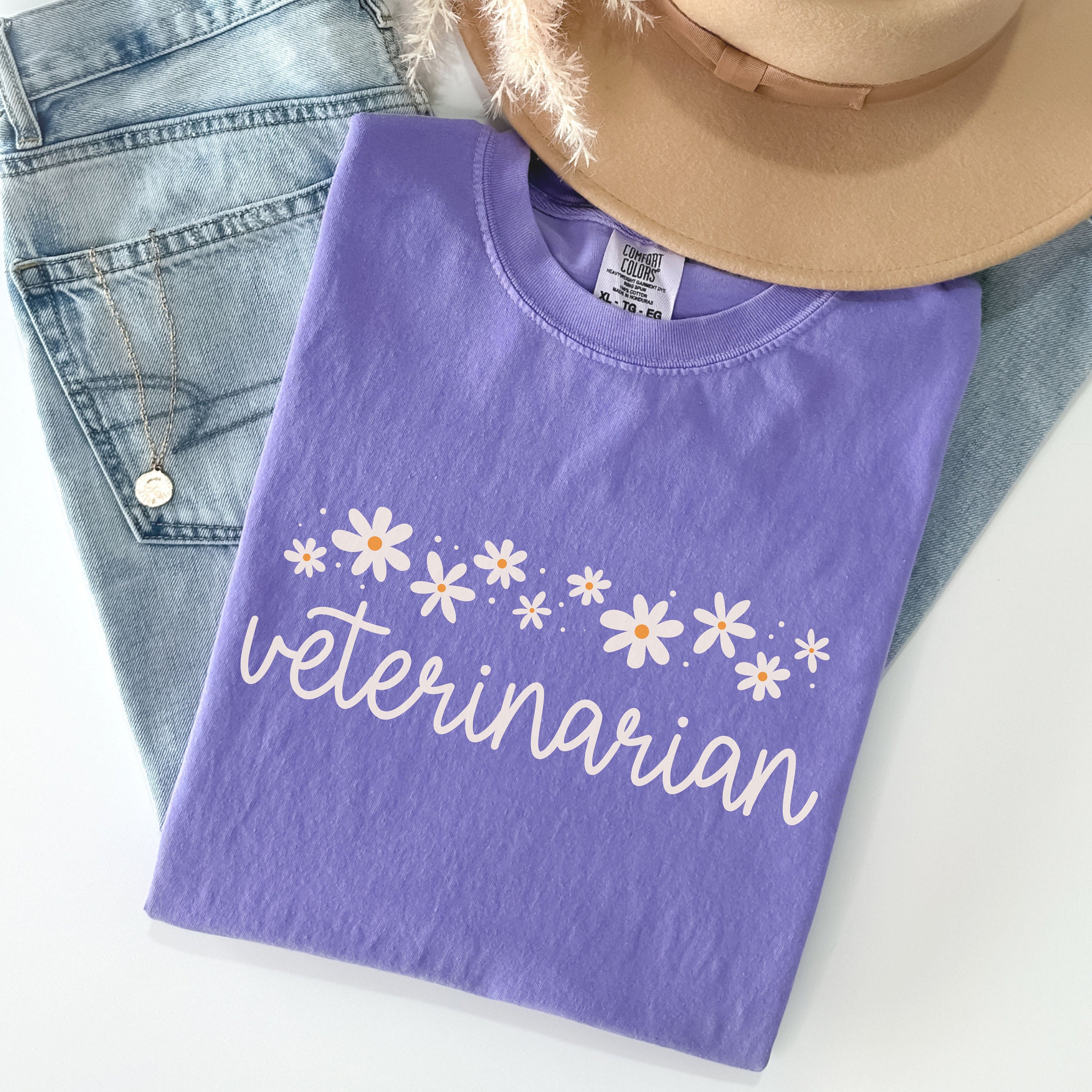 Comfort Colors® Vet Shirt, Daisy Veterinarian T-shirt,vet Tech Tee ...