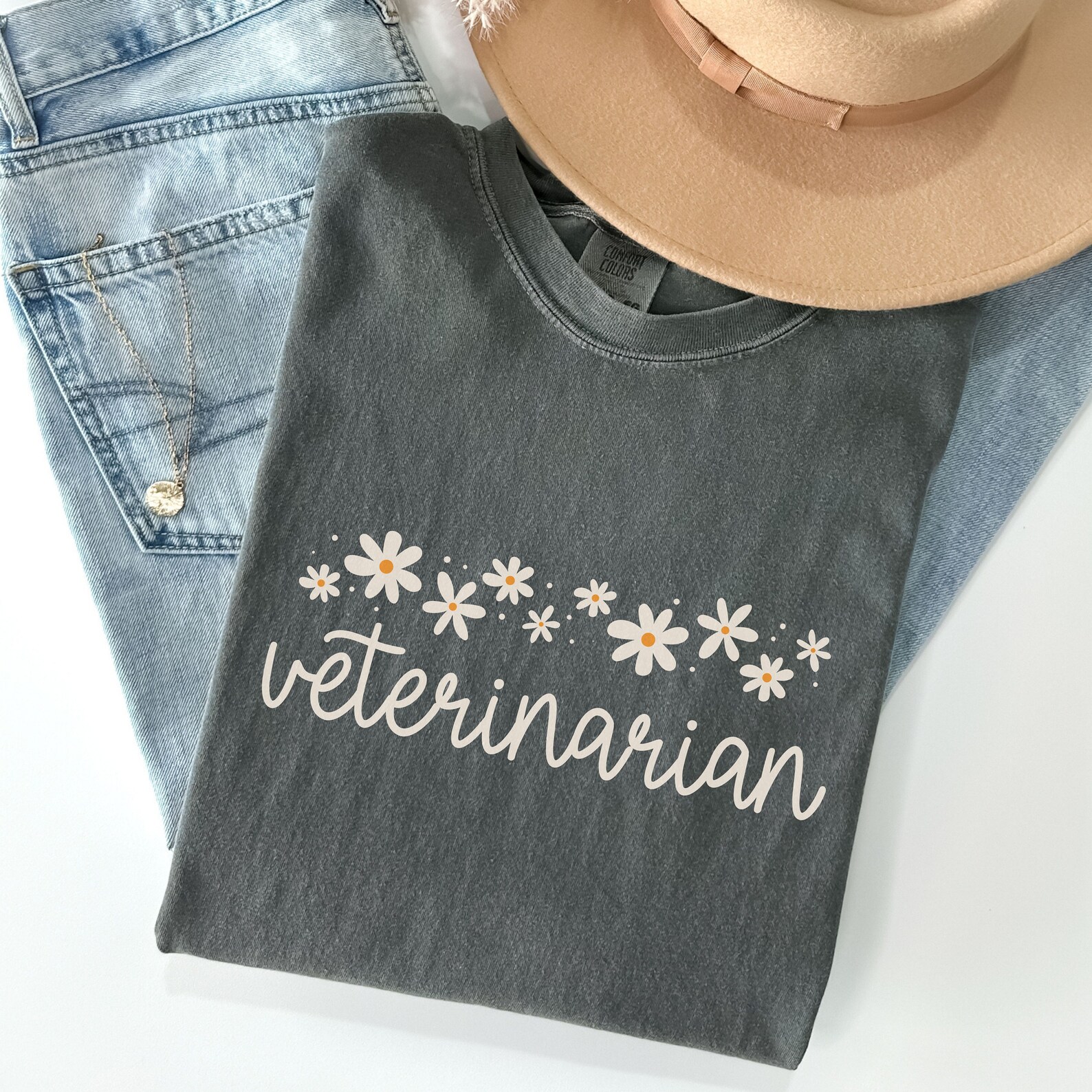 Comfort Colors® Vet Shirt, Daisy Veterinarian T-shirt,vet Tech Tee ...
