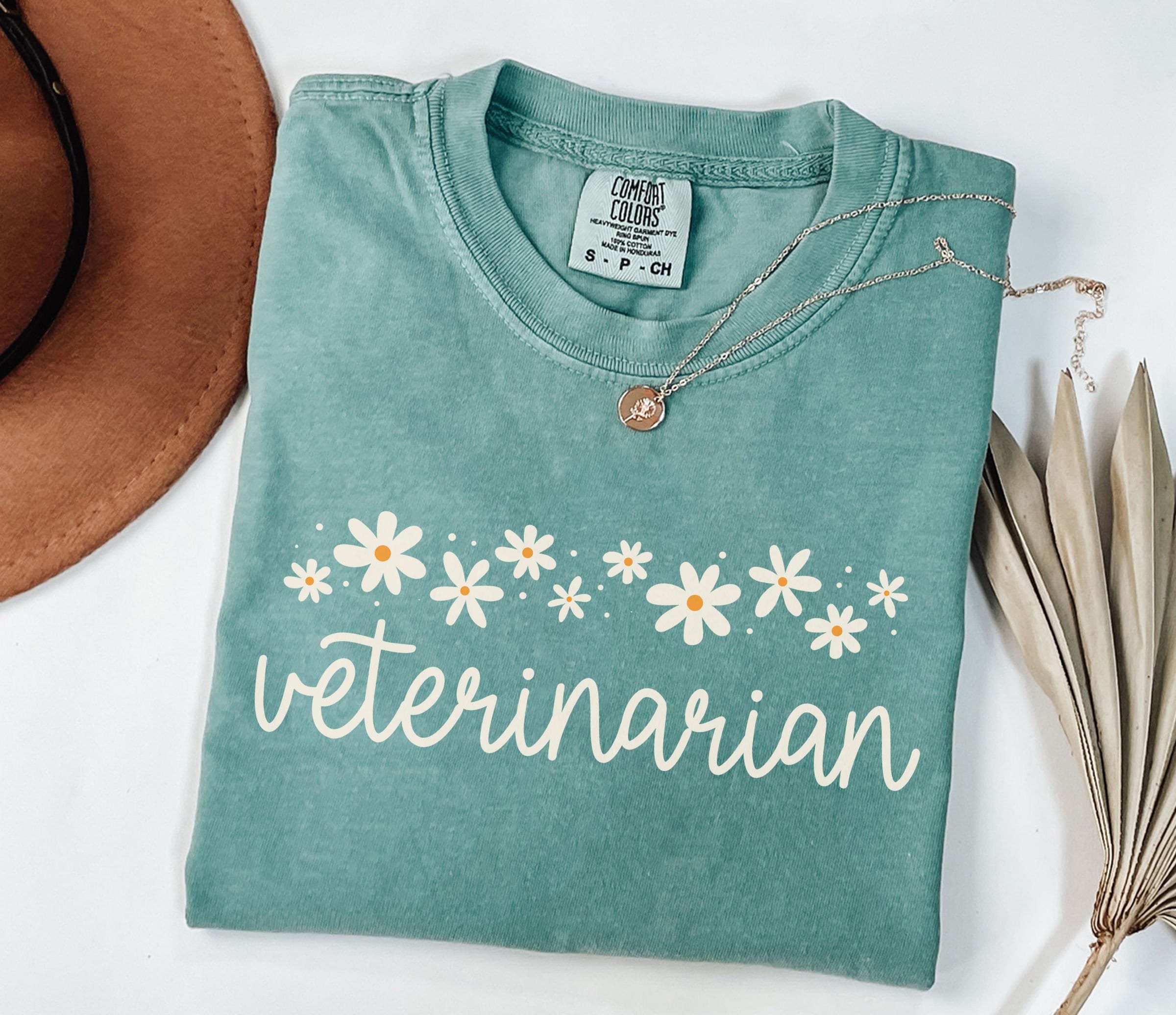 Comfort Colors® Vet Shirt, Daisy Veterinarian T-shirt,vet Tech Tee ...